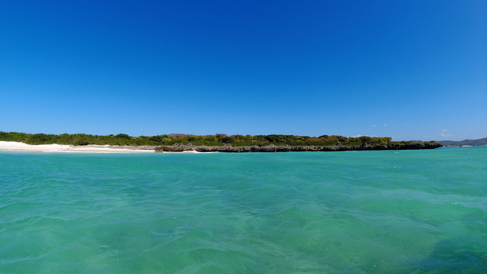 Excursion en bateau à la mer d'Emeraude - objectifmoramora.com